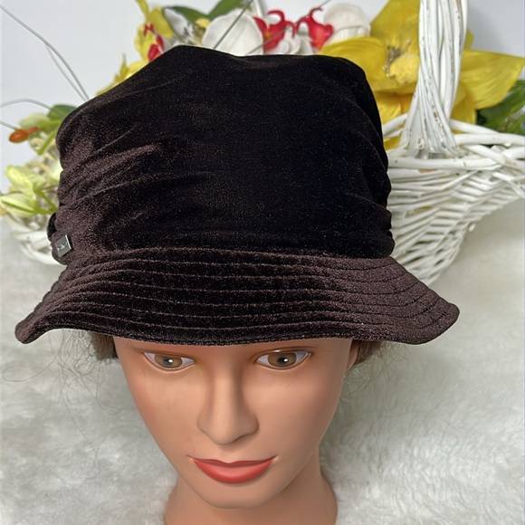 betmar | Accessories | Nwt Betmar Vintage Brown Velvet Cloche Bucket ...